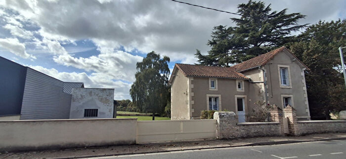 Maison à vendre - Bouresse - 4 pièces - 3 chambres