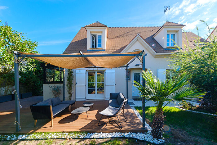 Maison 7 pièces à vendre à Fontenay-le-Fleury, Sables, Démènerie