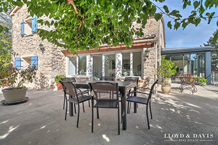 Maison 8 pièces à vendre à Barjac