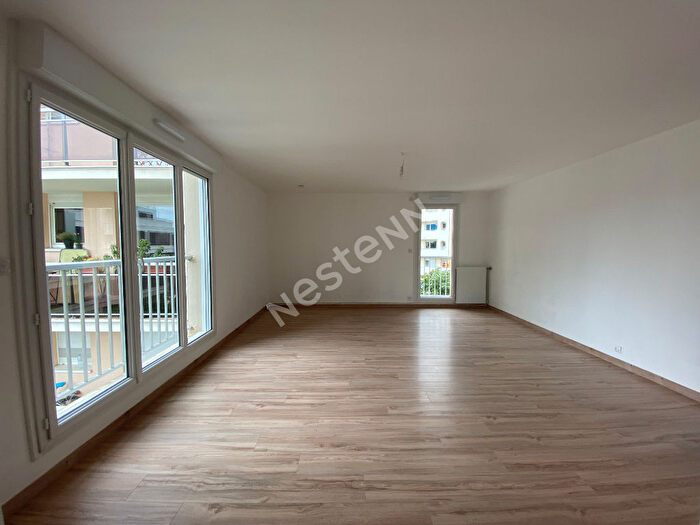 Quartiers Centre, Colombier : Appartement 5 pièces à louer