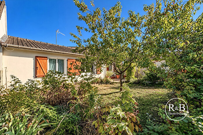 Les Clayes-sous-Bois, Centre-ville : Maison 4 pièces à vendre