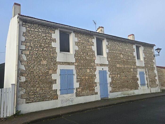 Maison à vendre - Saint-Denis-du-Payré - 5 pièces - 4 chambres