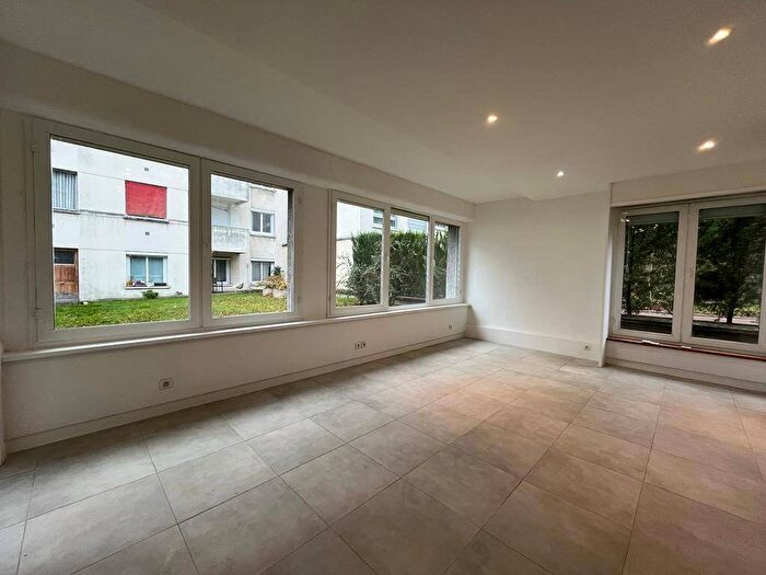 Appartement à louer - Pasteur, Saint-Cloud - 4 pièces - 3 chambres