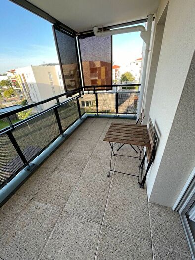 Appartement à louer - Centre, Meyzieu - 1 pièce