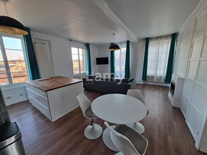 Appartement à louer - Saint Germain-Hôtel de Ville-Saint Pierre, Auxerre - 3 pièces