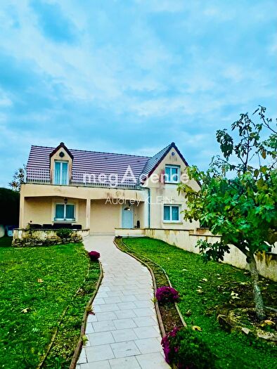 Maison à vendre - Saint-Clément - 6 pièces - 5 chambres