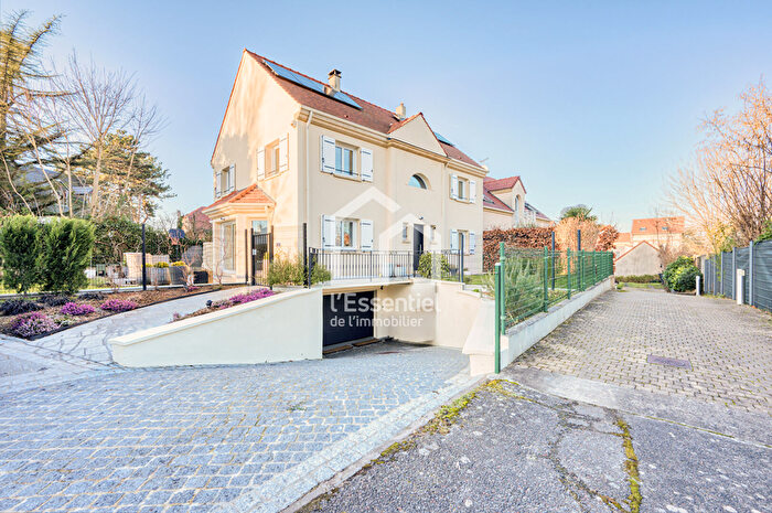 Maison à vendre - Le Mesnil-le-Roi - 8 pièces - 5 chambres