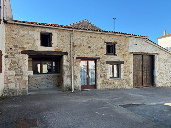 Sainte-Hermine : Maison 5 pièces à vendre