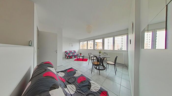 Appartement à louer - Saint-Étienne, Saint-Roch, Vivaraize, Valbenoite, Centre Deux - 1 pièce