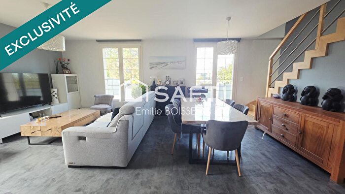 Maison 6 pièces à Champfleury, à vendre