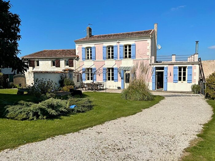 Maison à vendre - Nantillé - 11 pièces - 6 chambres