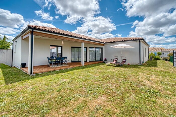 Échillais - Maison 6 pièces à vendre