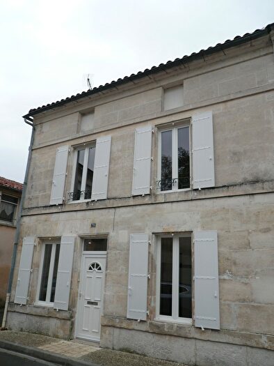 Maison à louer - Jarnac - 5 pièces - 2 chambres