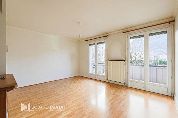 Appartement à vendre - Saint-Égrève - 3 pièces - 2 chambres