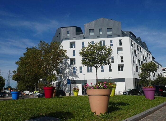 Appartement à louer - Jean Jaures, Villeneuve-la-Garenne - 3 pièces - 2 chambres