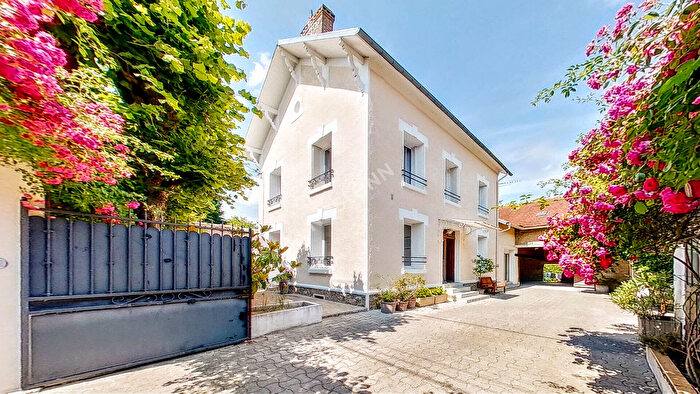 Maison 10 pièces à Us, à vendre