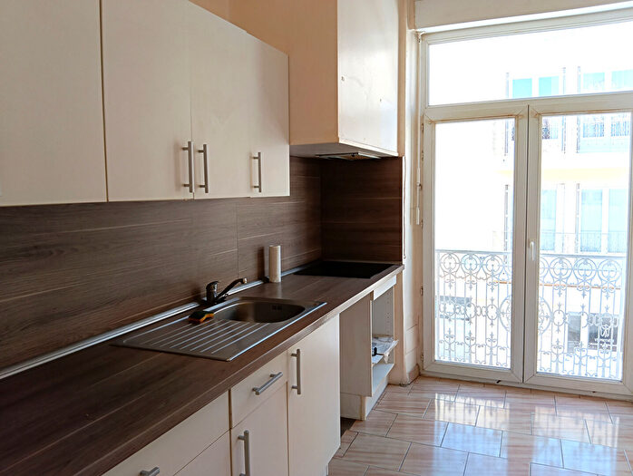 Appartement 3 pièces à Narbonne, Bourg, à louer