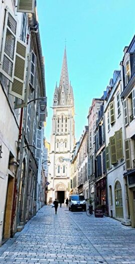 Appartement à vendre - Pau, Centre-ville - 4 pièces - 3 chambres