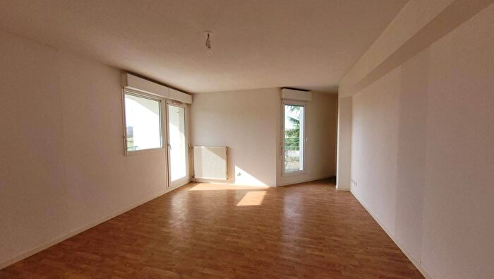 Appartement à louer - Cité Bretonnie-Chatelet-Favieres-Conches, Montluçon - 3 pièces - 2 chambres