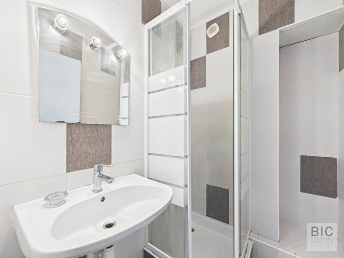 Appartement à vendre - Pessac, Saige - 5 pièces - 4 chambres