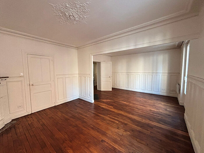 Appartement à louer - Levallois-Perret, Centre-ville - 4 pièces - 2 chambres