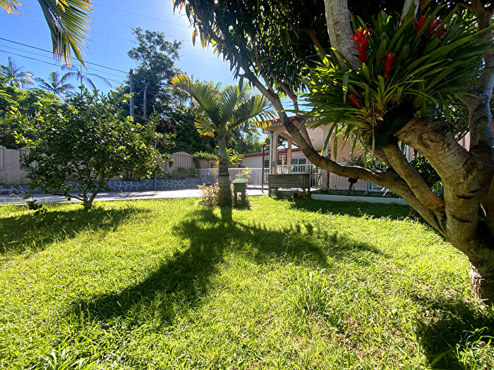 Maison à vendre - Le Tampon, Onzième, Douzième - 8 pièces - 6 chambres