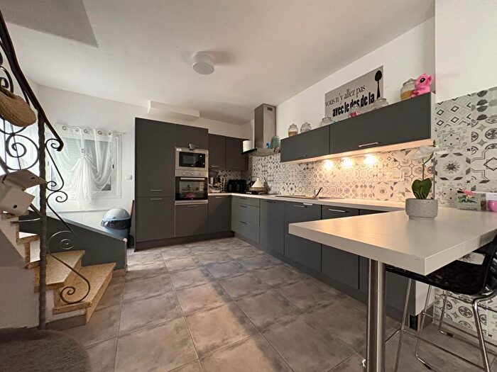 Maison à vendre - Vias, Ville - 6 pièces - 5 chambres