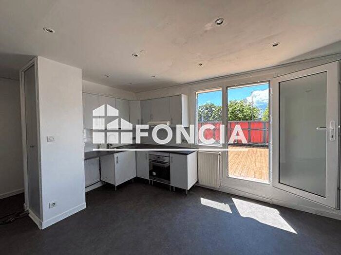 Appartement à louer - Teyssère, Saint-Martin-dHères - 4 pièces - 3 chambres