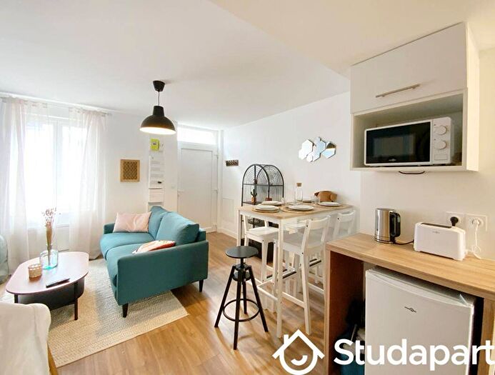 Appartement à louer - Saint Clément-Jardin des Plantes-Grammont, Rouen - 1 pièce - 4 chambres