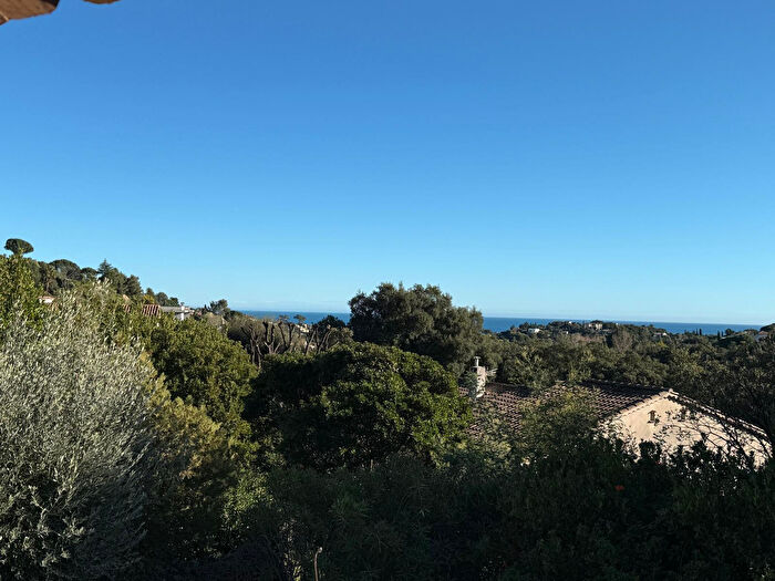 Maison à vendre - Cavalaire-sur-Mer, Centre-ville - 5 pièces - 4 chambres