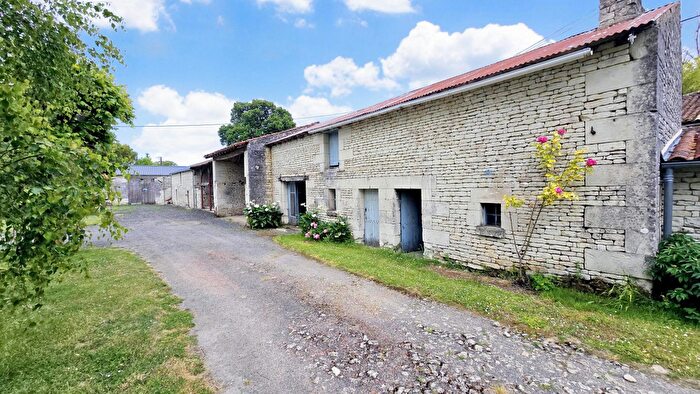 Maison à vendre - Monts-sur-Guesnes - 4 pièces - 3 chambres