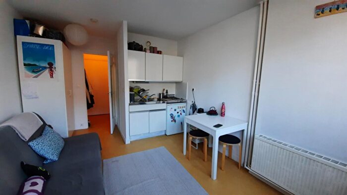 Quartiers Centre, Colombier - Appartement 1 pièce à louer