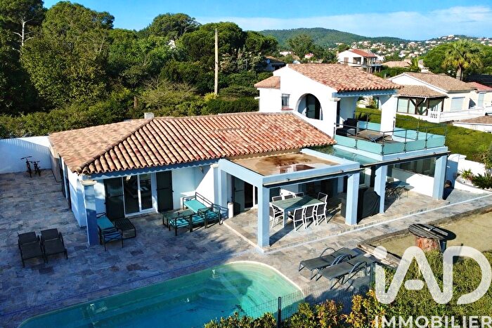 Maison à vendre - Roquebrune-sur-Argens, Les Terrasses - 5 pièces - 4 chambres