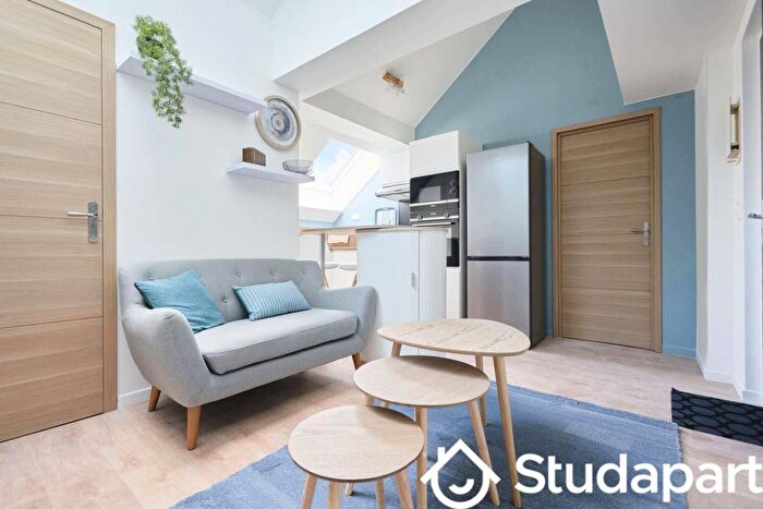 Appartement à louer - Centre Ville, Reims - 1 pièce - 2 chambres