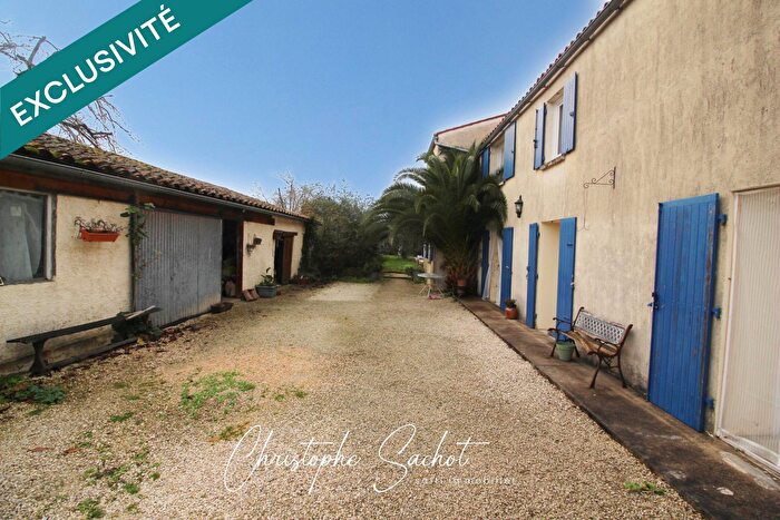 Maison à vendre - Villeneuve-la-Comtesse - 5 pièces - 3 chambres