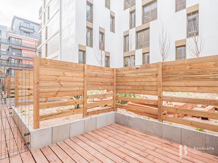 Appartement à louer - Courbevoie, Marceau République - 3 pièces - 2 chambres