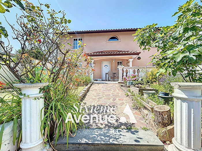 Maison 8 pièces à Décines-Charpieu, Bonneveau, à vendre