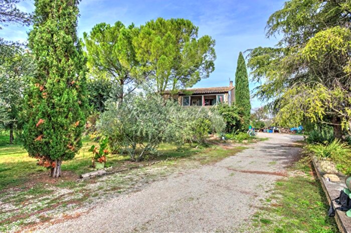Maison 5 pièces à Cabrières-dAvignon, à vendre
