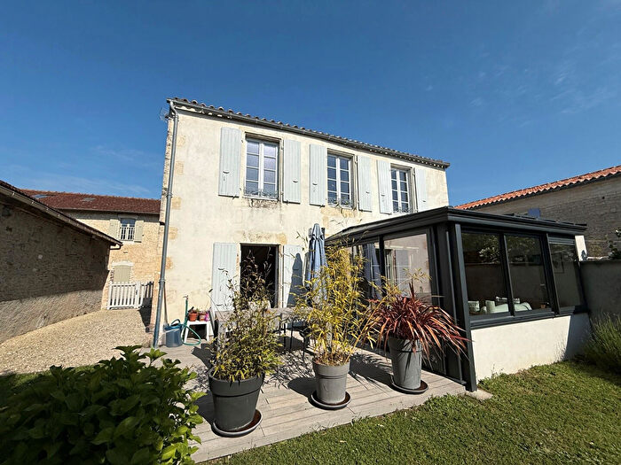 Maison à vendre - Surgères - 5 pièces - 3 chambres