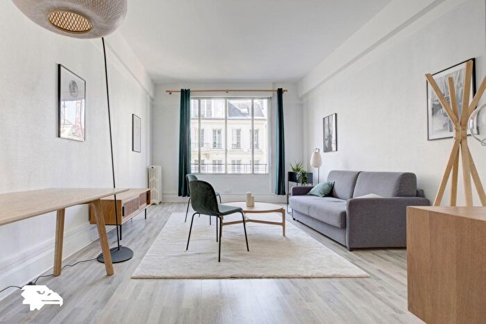 Paris 8ème, Triangle d'Or : Appartement 1 pièce à louer