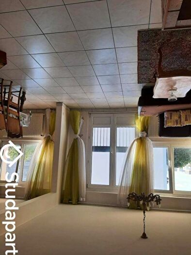 Appartement à louer - Neudorf Est Centre, Strasbourg - 1 pièce - 3 chambres