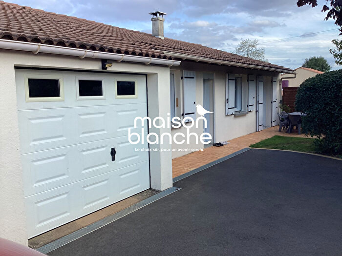 Maison à vendre - Nanteuil - 4 pièces - 3 chambres