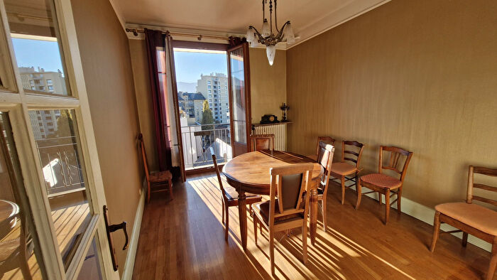 Appartement à vendre - Chambéry, Centre-ville - 4 pièces - 2 chambres