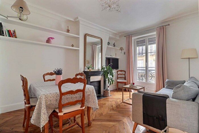 Appartement à louer - Léon-Blum Folie-Regnault, Paris ème arrondissement - 2 pièces - 2 chambres