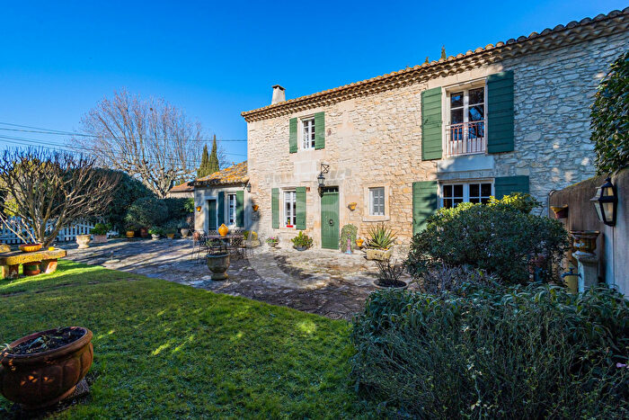 Maison à vendre - Saint-Étienne-du-Grès - 6 pièces - 5 chambres