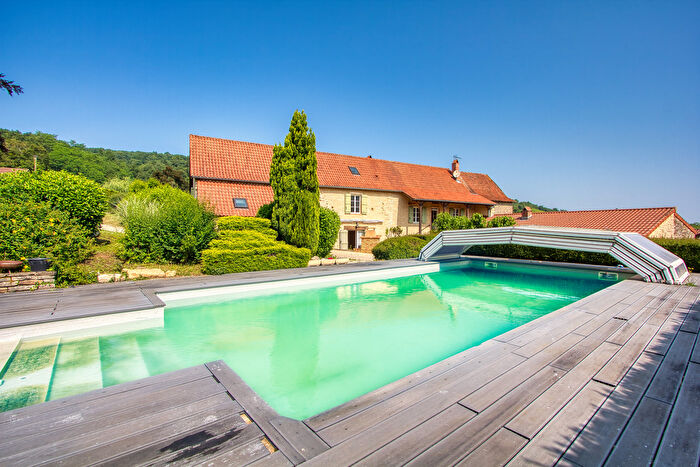 Maison à vendre - Blanot - 9 pièces - 5 chambres
