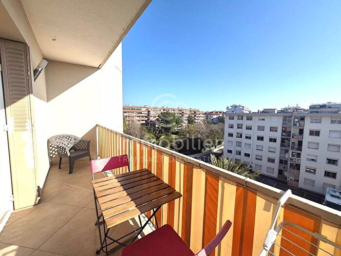 Appartement à louer - La Bocca, Cannes - 3 pièces - 2 chambres