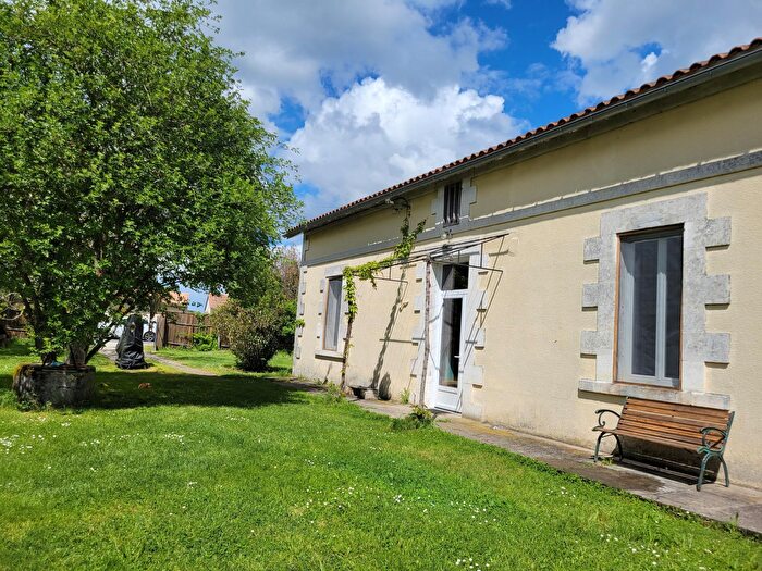 Maison à vendre - Saint-Aigulin - 8 pièces - 5 chambres