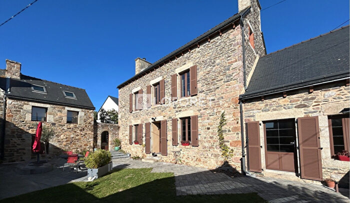 Maison à vendre - Ploubazlanec - 5 pièces - 4 chambres