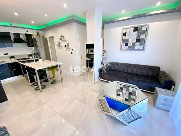 Maison à louer - Décines-Charpieu - 3 pièces - 2 chambres